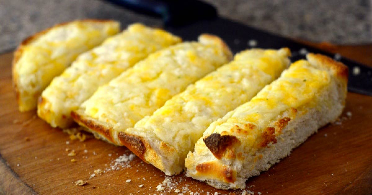 Easy Cheesy Garlic Breadsticks