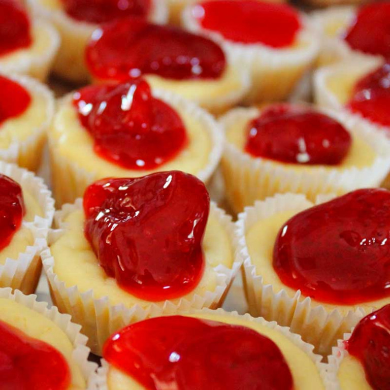 Mini Strawberry Cheesecake Bites