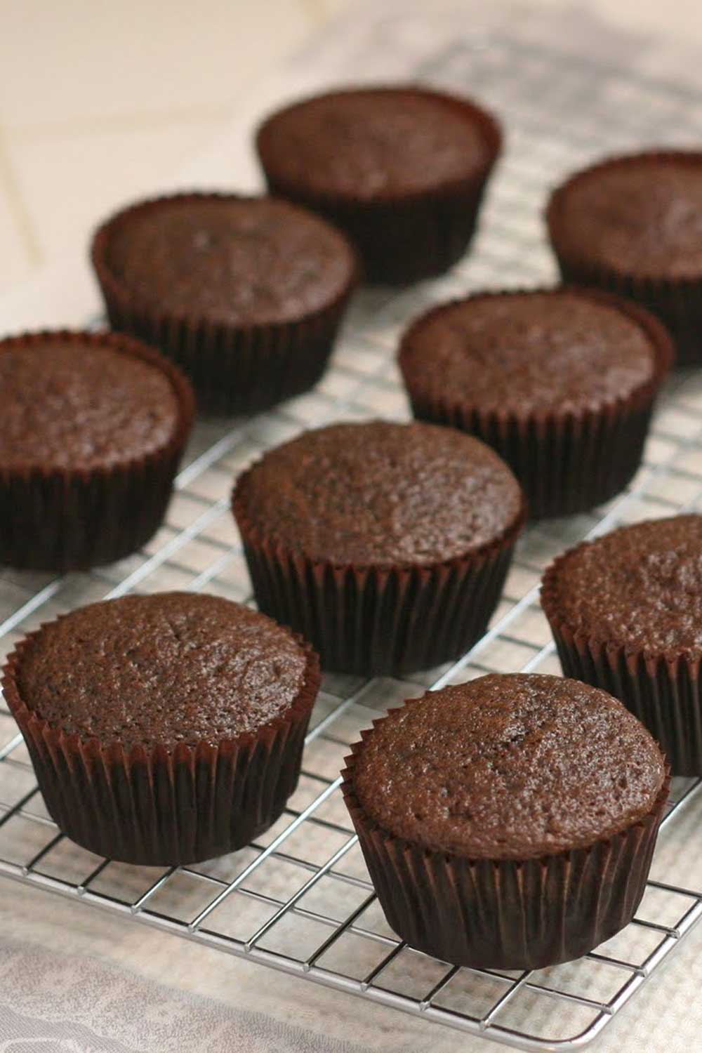 Quick and Moist Chocolate Cupcakes (Eggless)